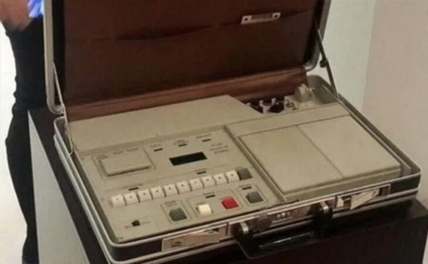 ¿Qué esconden los misteriosos maletines nucleares que Putin ha mostrado ...