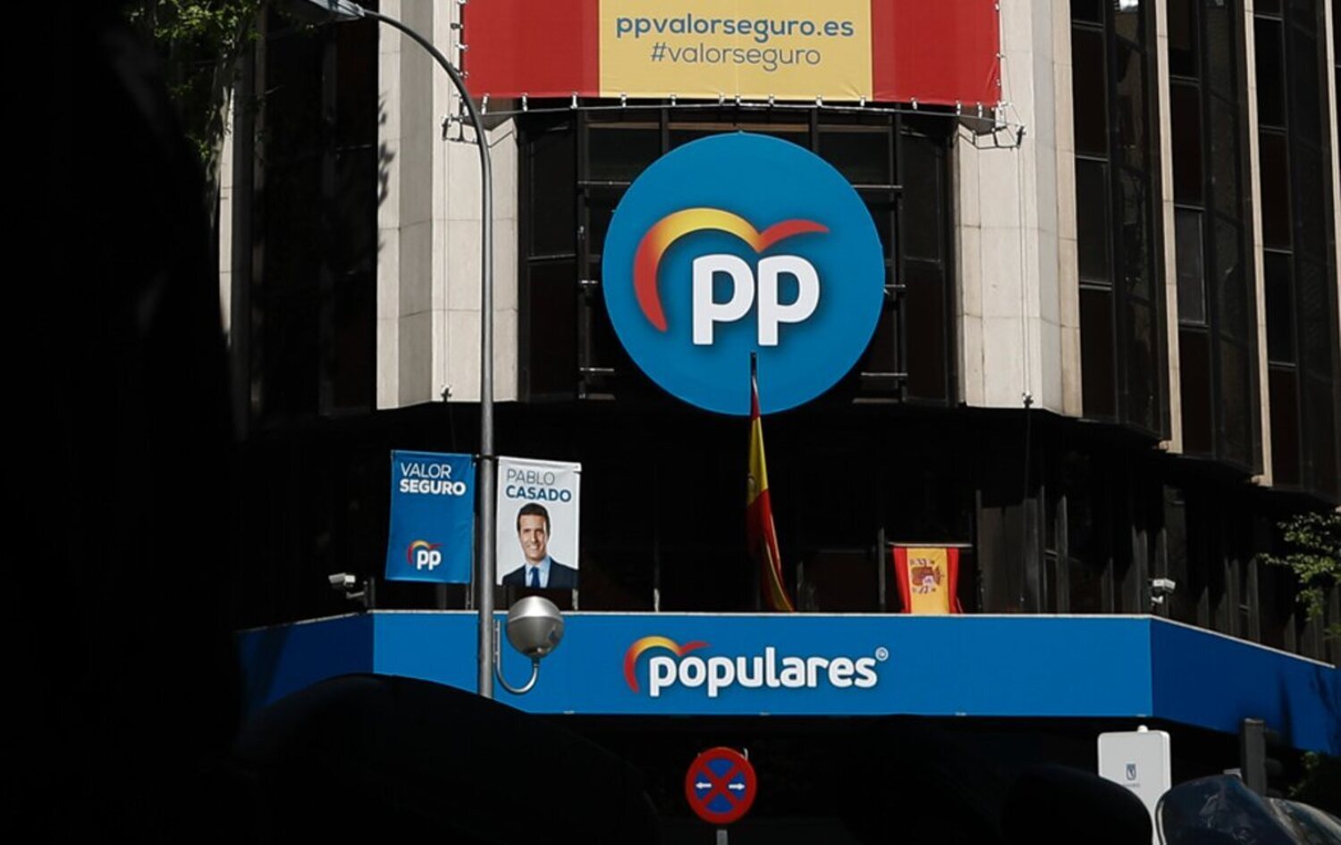 Feijóo cambia el logo del PP y modificará la fachada de Génova - Los ...