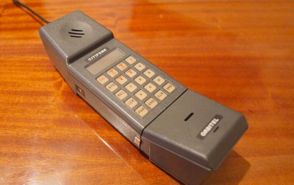 10 teléfonos móviles antiguos que puedes vender por miles de euros en ...