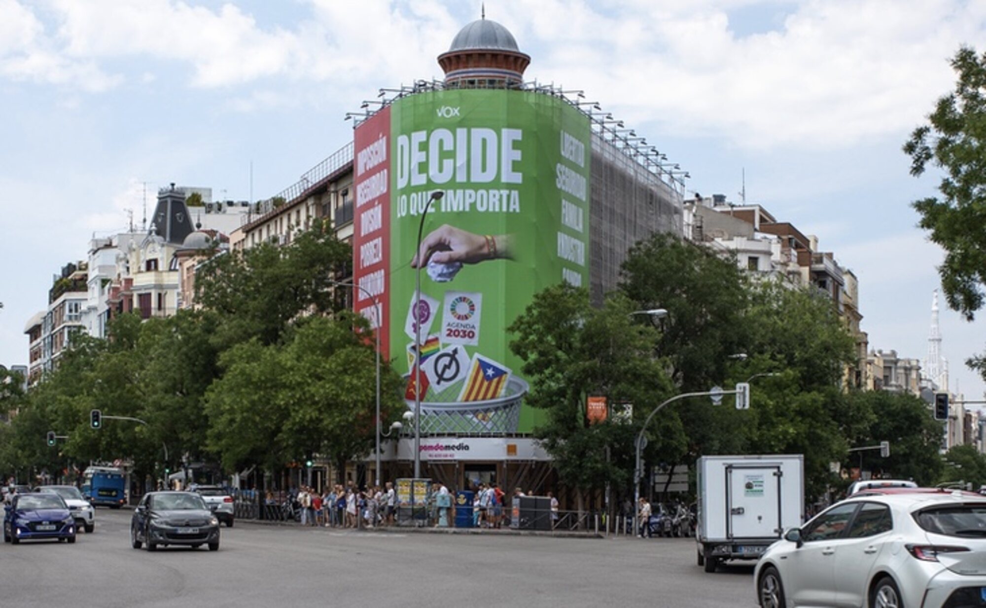 La bandera de los derechos LGTBI que tanto escuece a VOX: todas las ...